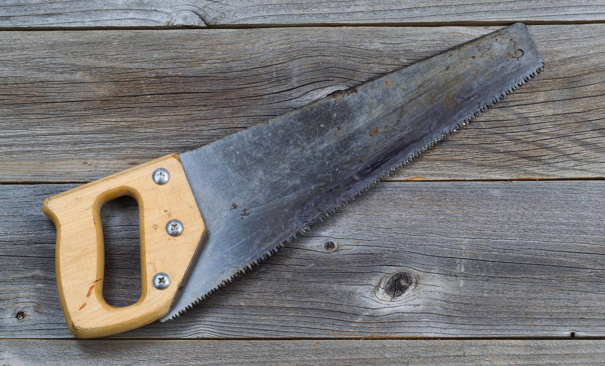 How to clean a rusty saw ? - WD-40 Africa